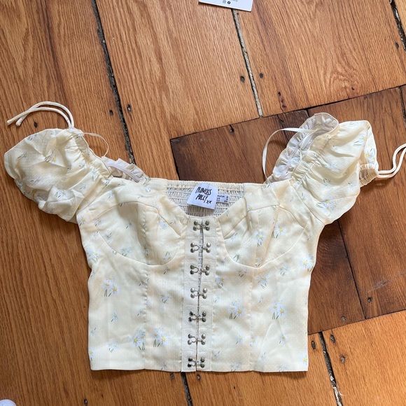 Princess Polly | Tops | Lovely Princess Polly Hook And Eye Crop Top ...